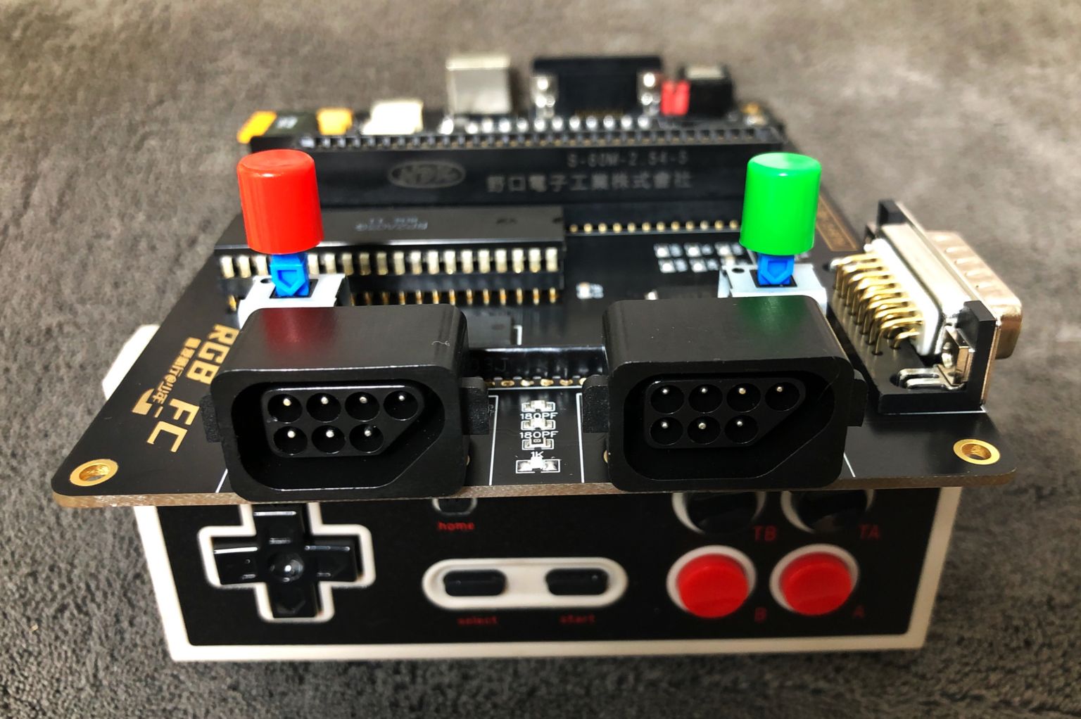 FPGAを採用したファミコンライクな見た目の互換機『RGB FC』がAliExpressのストアで販売開始。高解像度VGAの出力に対応 ...