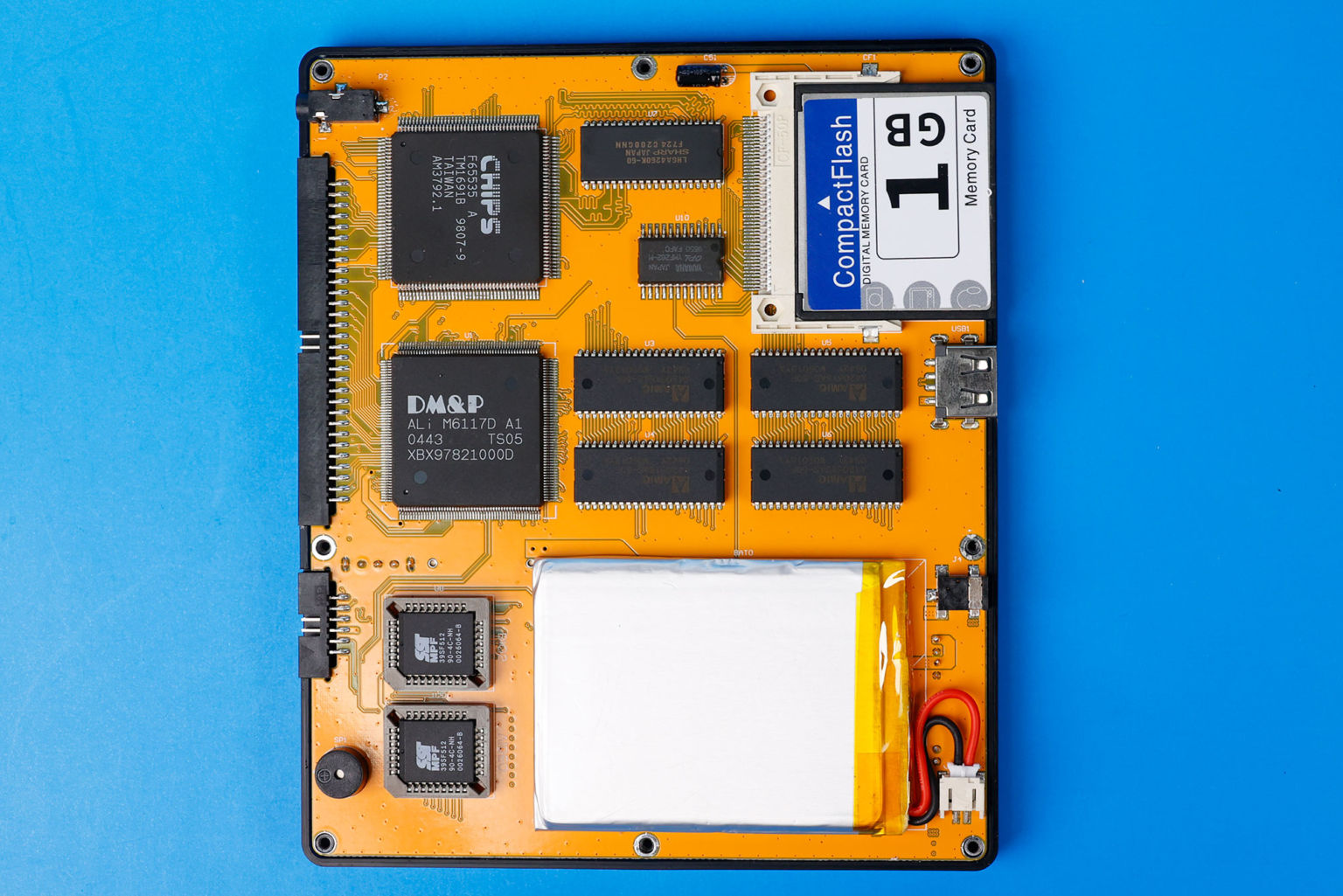 『Hand 386』レビュー！ 令和に生まれた謎の携帯Windows95マシンの実力はいかに？ – レトロゲームで遊ぼう！