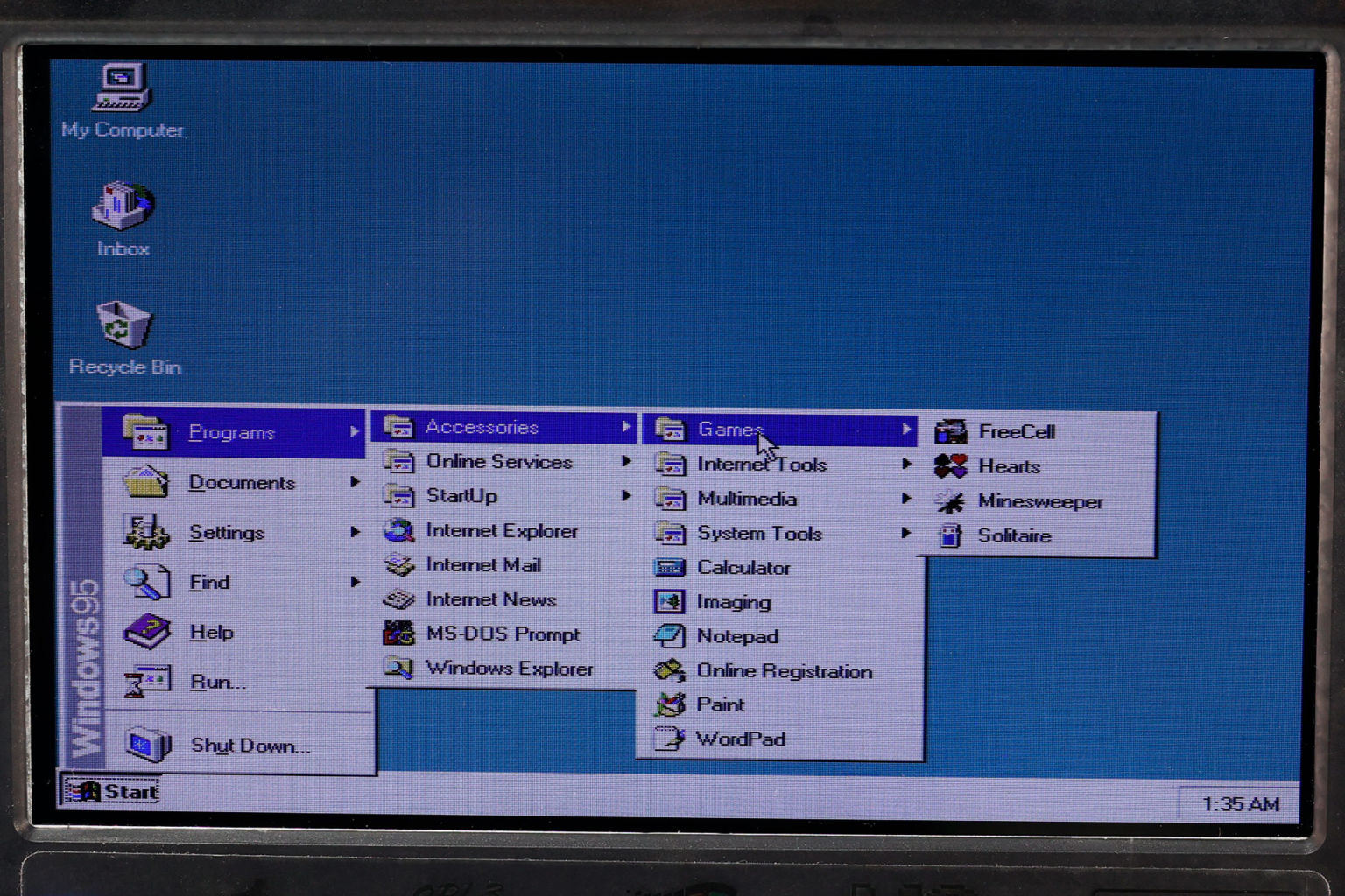 『Hand 386』レビュー！ 令和に生まれた謎の携帯Windows95マシンの実力はいかに？ – レトロゲームで遊ぼう！
