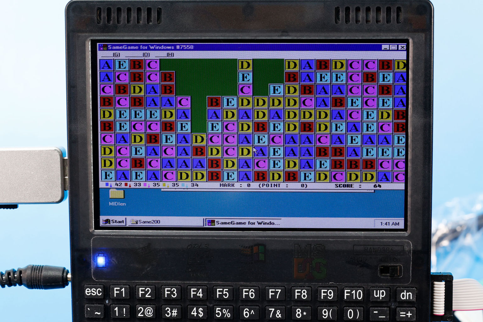 『Hand 386』レビュー！ 令和に生まれた謎の携帯Windows95マシンの実力はいかに？ – レトロゲームで遊ぼう！