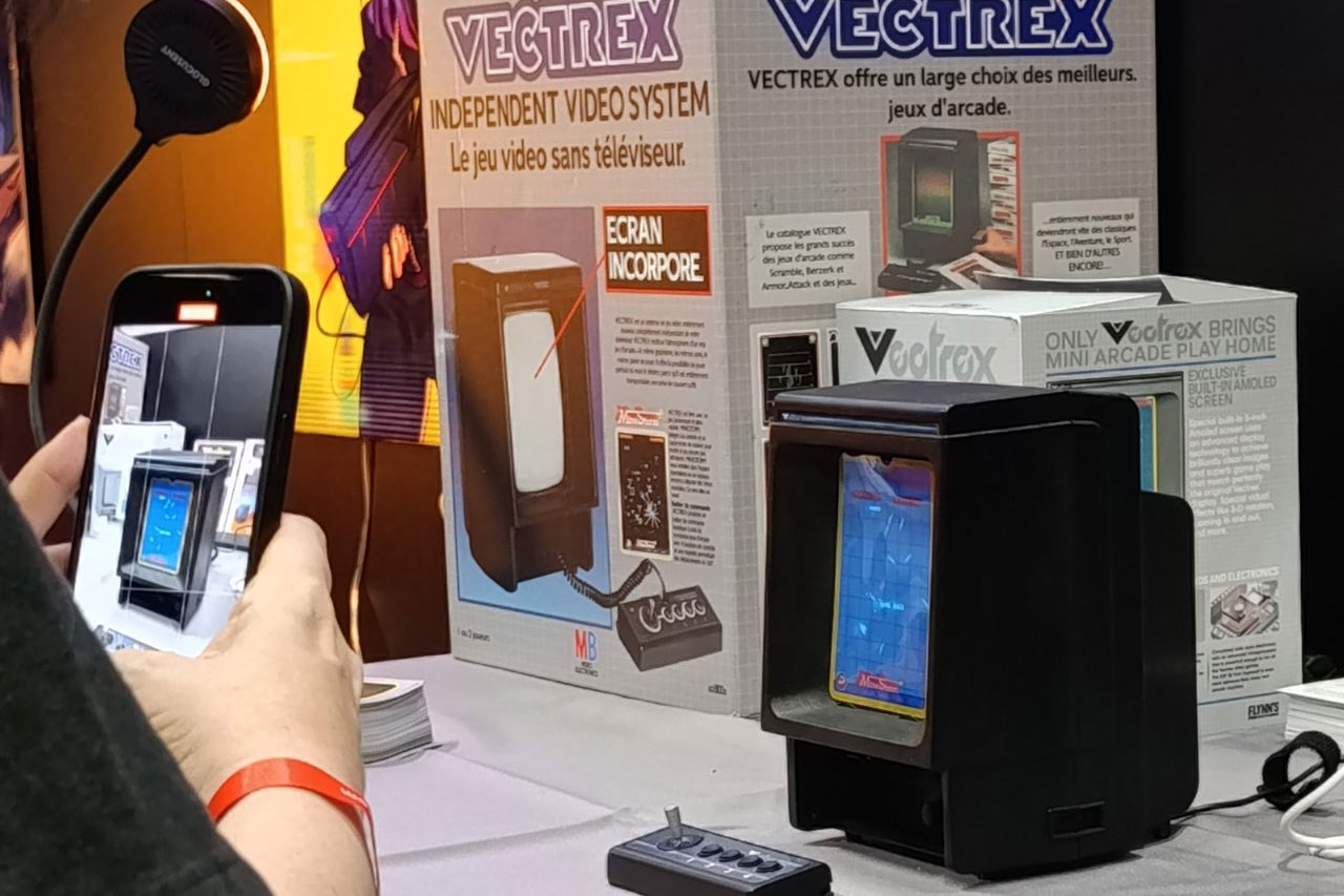 光速船がミニ版で復活! 『Vextrex Mini』のプロトタイプがgamescom 2025で展示【情報追加】 – レトロゲームで遊ぼう！